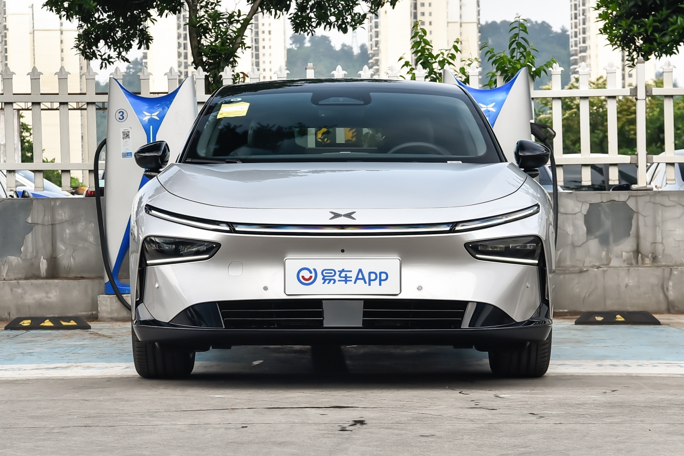 【小鹏P7+685 超长续航 Max 旗舰版正前水平图片-汽车图片大全】-易车