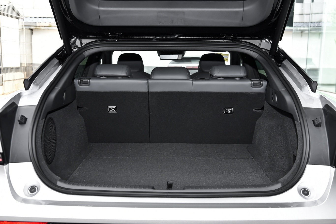 【小鹏P7+685 超长续航 Max 旗舰版后备厢空间特写图片-汽车图片大全】-易车