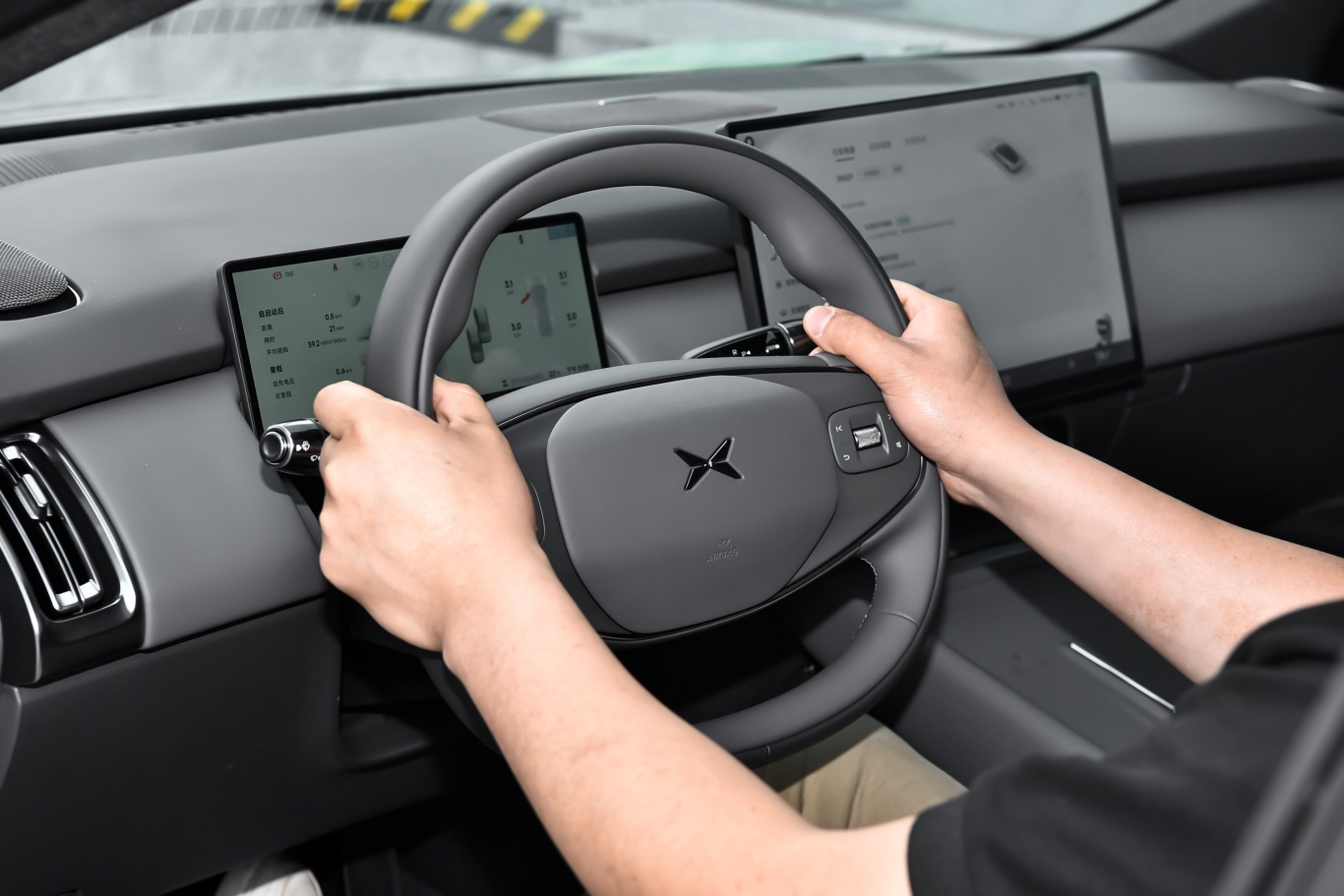 【小鹏P7+685 超长续航 Max 旗舰版主驾驶位图片-汽车图片大全】-易车