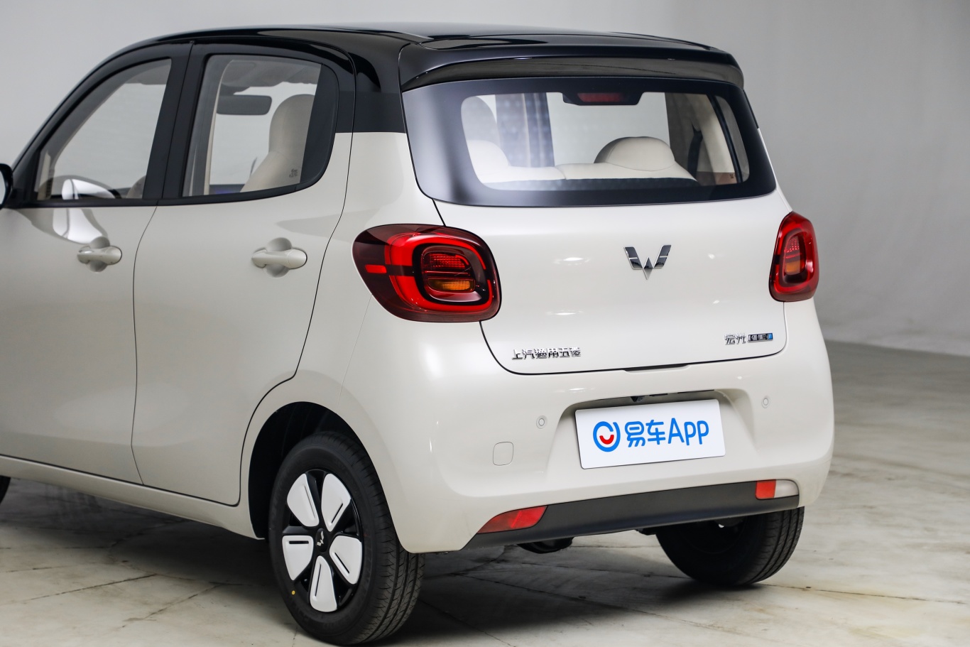 【宏光MINIEV四门版 205km 臻享＋款车尾特写图片-汽车图片大全】-易车