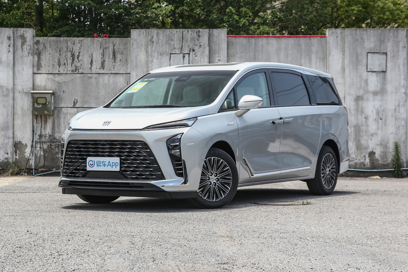 【别克GL8陆尊 2.0T 尊享和悦艾维亚版侧前45度车头向左水平图片-汽车图片大全】-易车