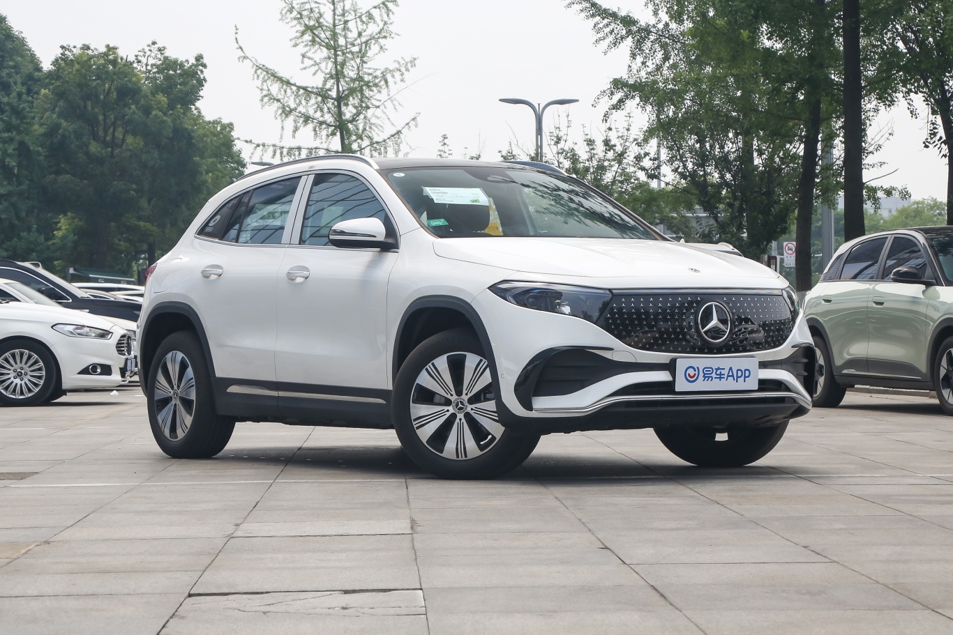 【奔驰EQA改款 EQA 260侧前45度车头向右水平图片-汽车图片大全】-易车