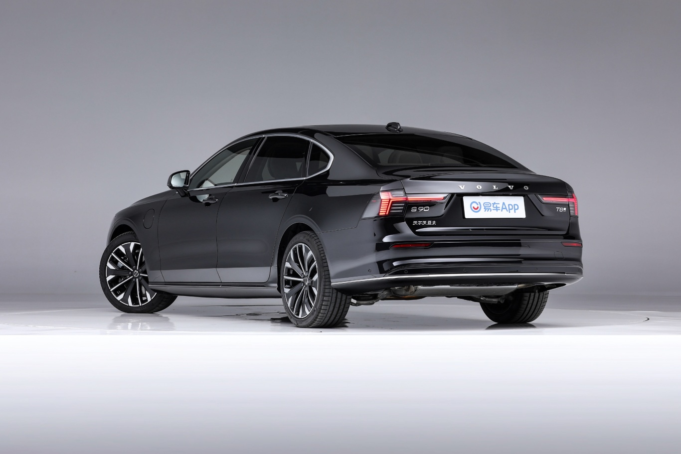 【沃尔沃S90 插电混动2.0T 80km 长续航智雅豪华版侧后45度车头向左水平图片-汽车图片大全】-易车