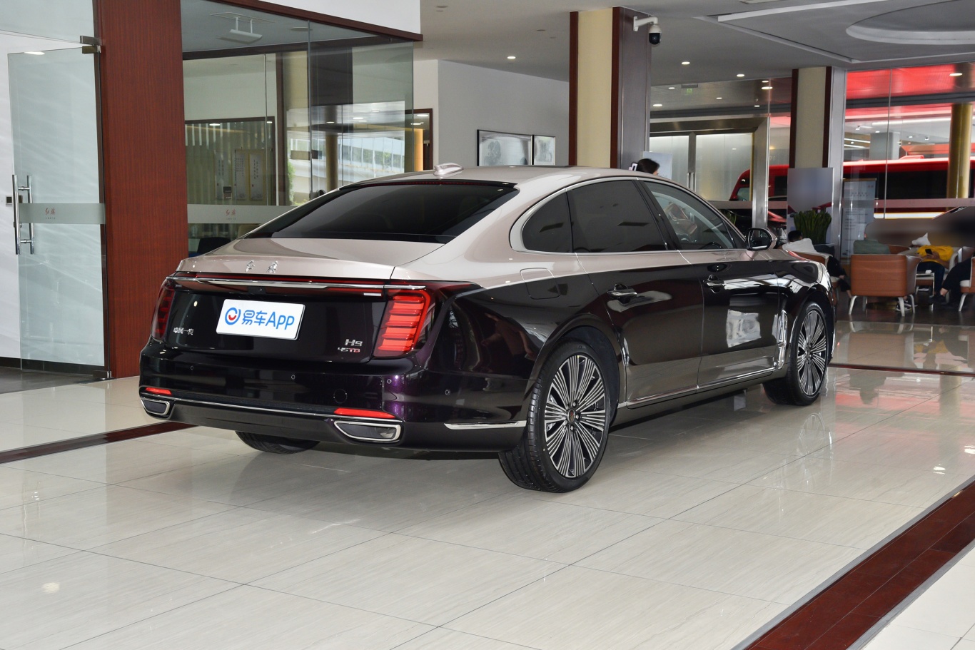 【红旗H92.0T 两驱旗畅豪华商务版 5座侧后45度车头向右水平图片-汽车图片大全】-易车