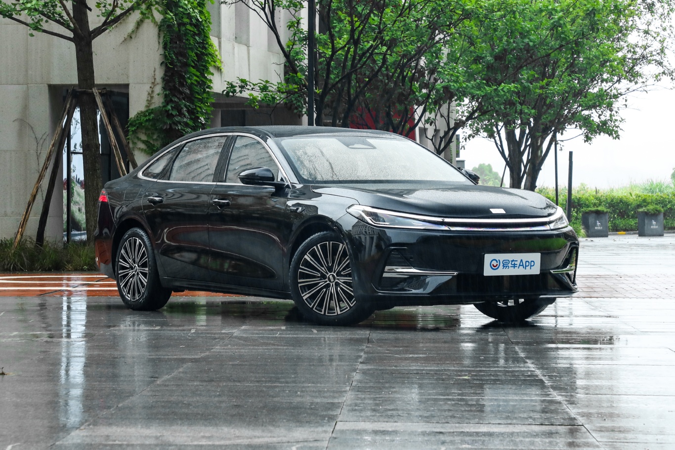 【银河A71.5L 150km 星舰版侧前45度车头向右水平图片-汽车图片大全】-易车