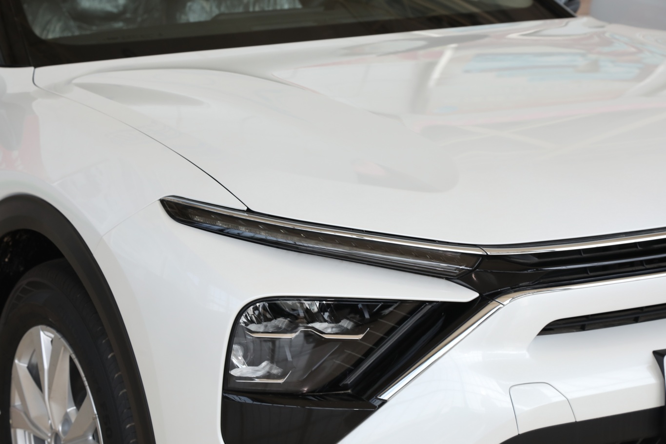 【凡尔赛C5 X1.6T 海外版外观灯组图片-汽车图片大全】-易车