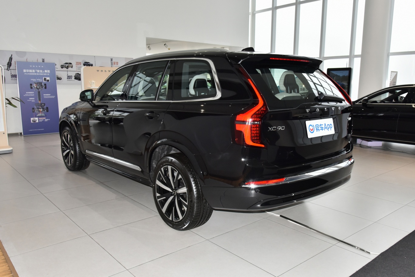 【沃尔沃XC90 插电混动改款 2.0T 62km 智远豪华版 7座侧后45度车头向左水平图片-汽车图片大全】-易车