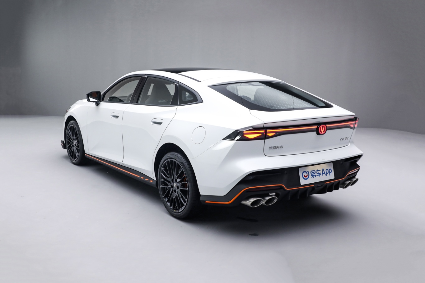 【长安UNI-V1.5T 运动版侧后45度车头向左水平图片-汽车图片大全】-易车