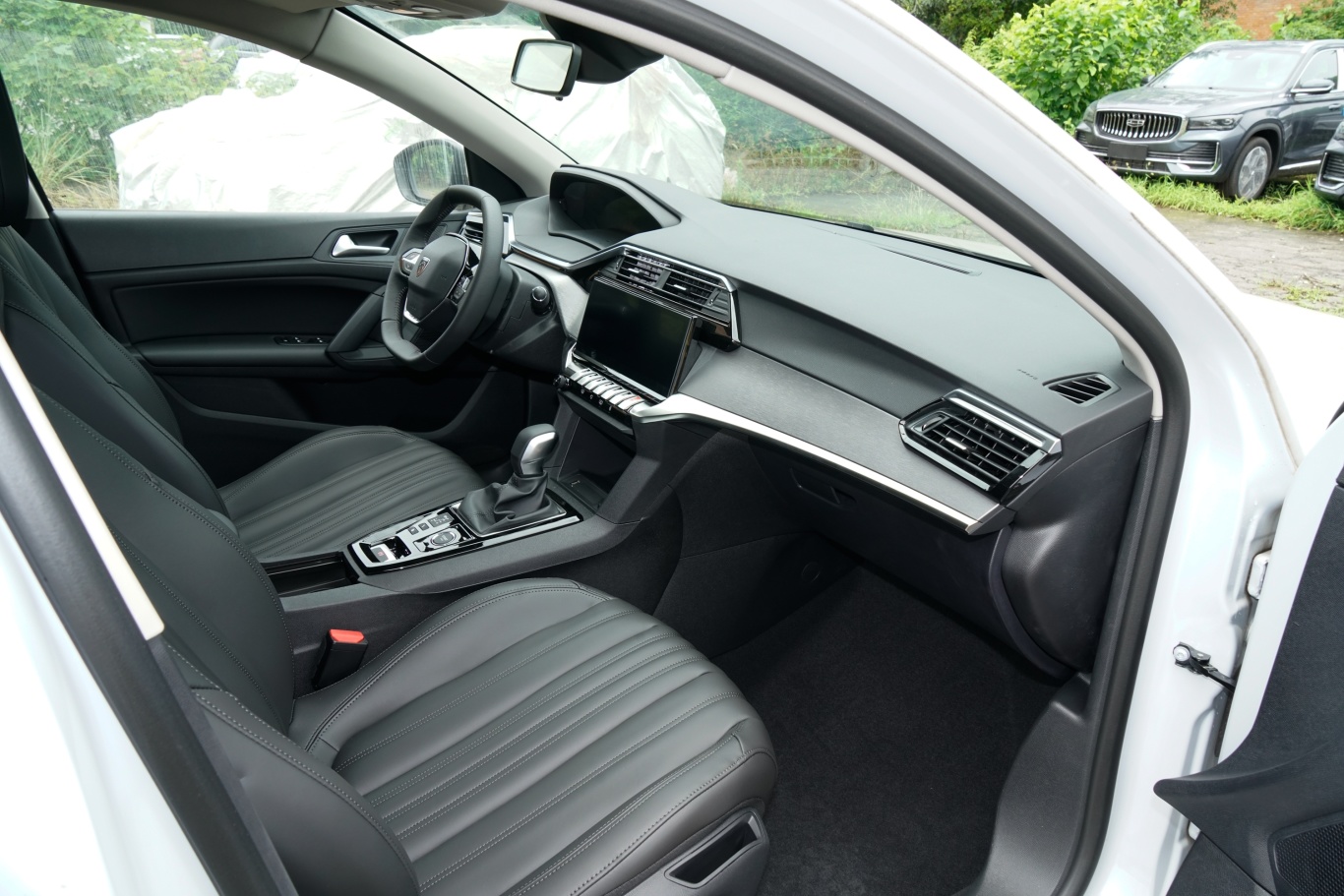 【标致408龘龘款 360THP 拉图版内饰全景副驾方向图片-汽车图片大全】-易车