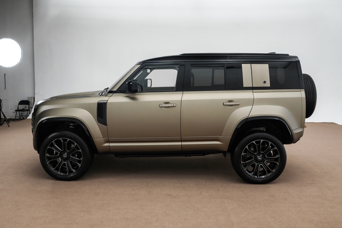 【卫士110 4.4T OCTA正侧车头向左水平图片-汽车图片大全】-易车