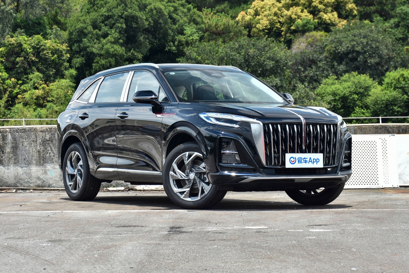 【红旗HS32.0T 自动两驱可为版侧前45度车头向右水平图片-汽车图片大全】-易车