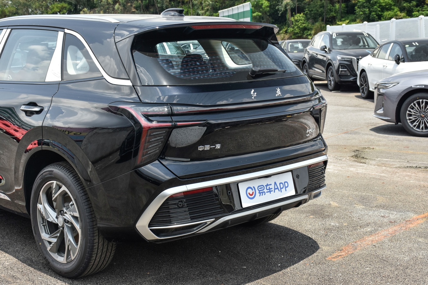 【红旗HS32.0T 自动两驱可为版车尾特写图片-汽车图片大全】-易车