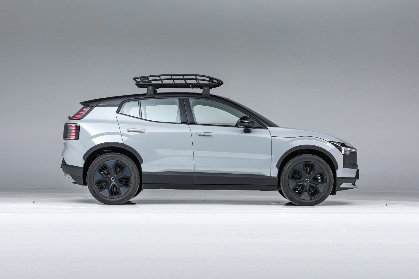 【沃尔沃EX30Cross Country 530km 四驱高性能Ultra正侧车头向右水平图片-汽车图片大全】-易车