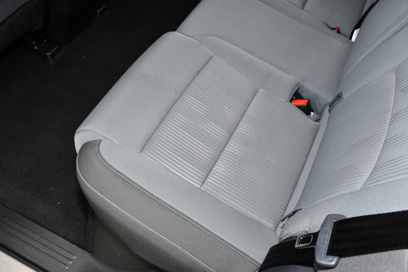 【AION YPlus 610km 610 智享版后排空间图片-汽车图片大全】-易车