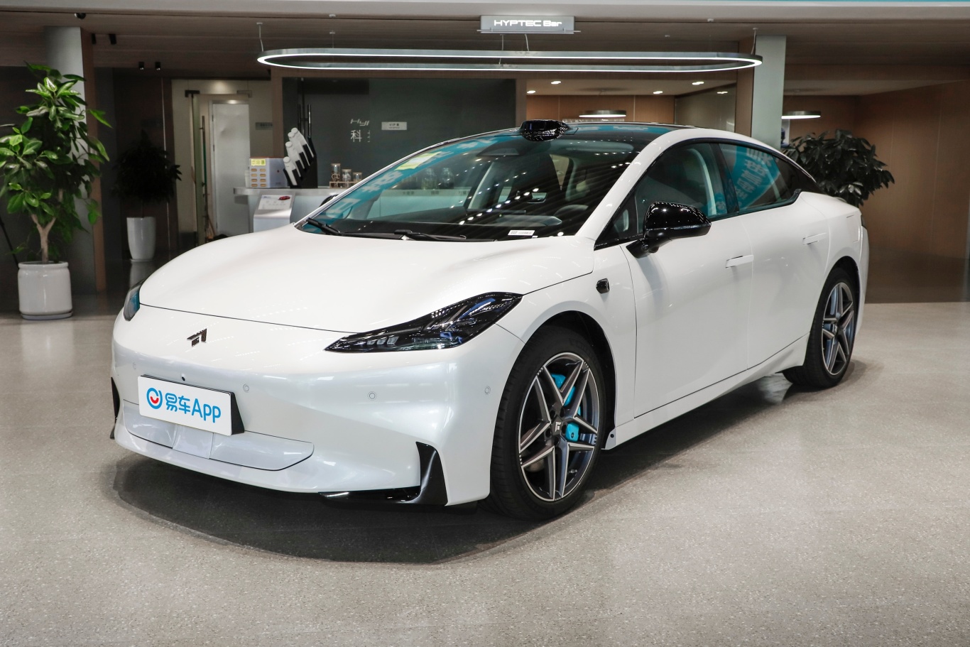 【昊铂GT710km 710 Max版侧前45度车头向左水平图片-汽车图片大全】-易车