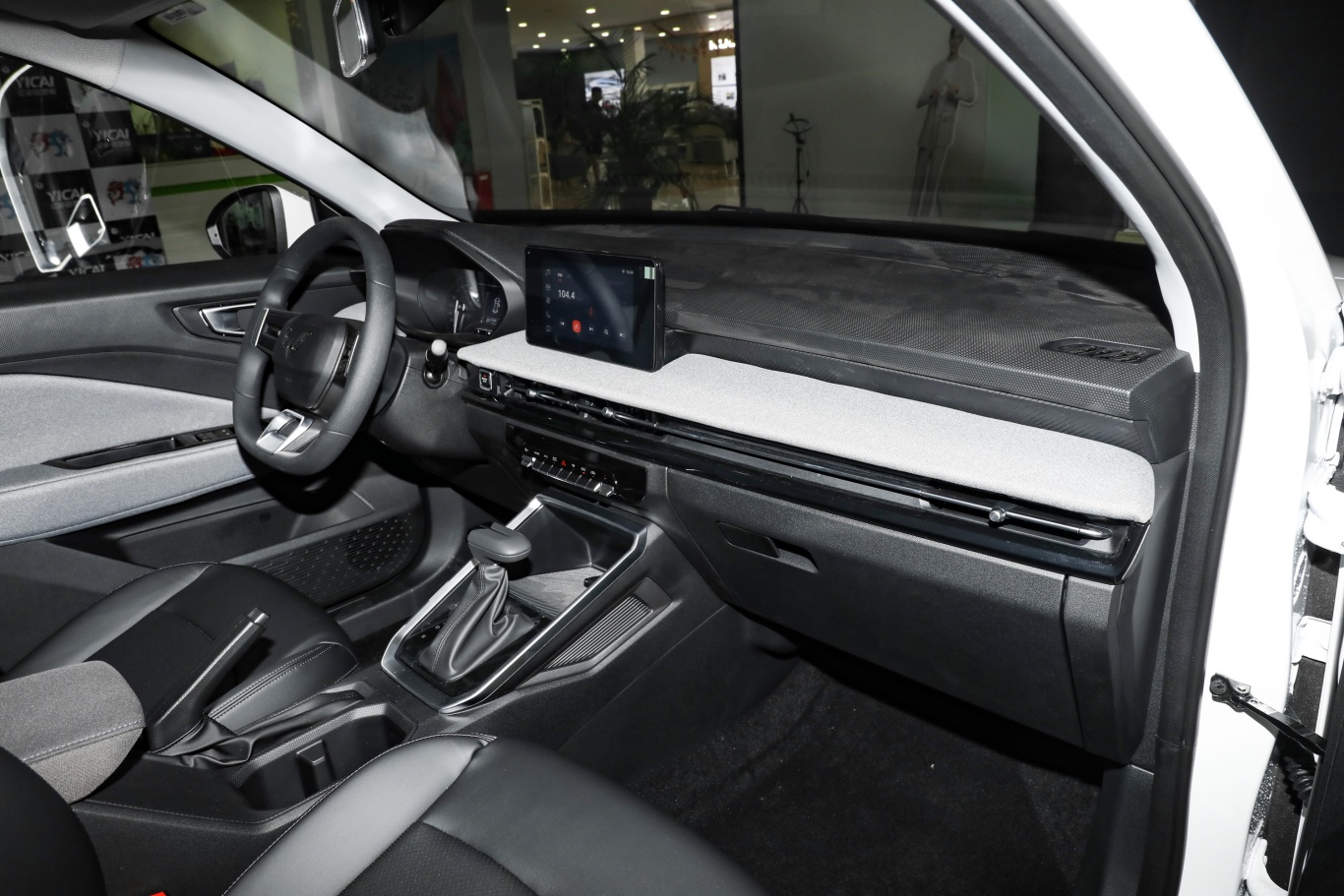 【五菱星驰1.5L CVT畅玩型内饰全景副驾方向图片-汽车图片大全】-易车