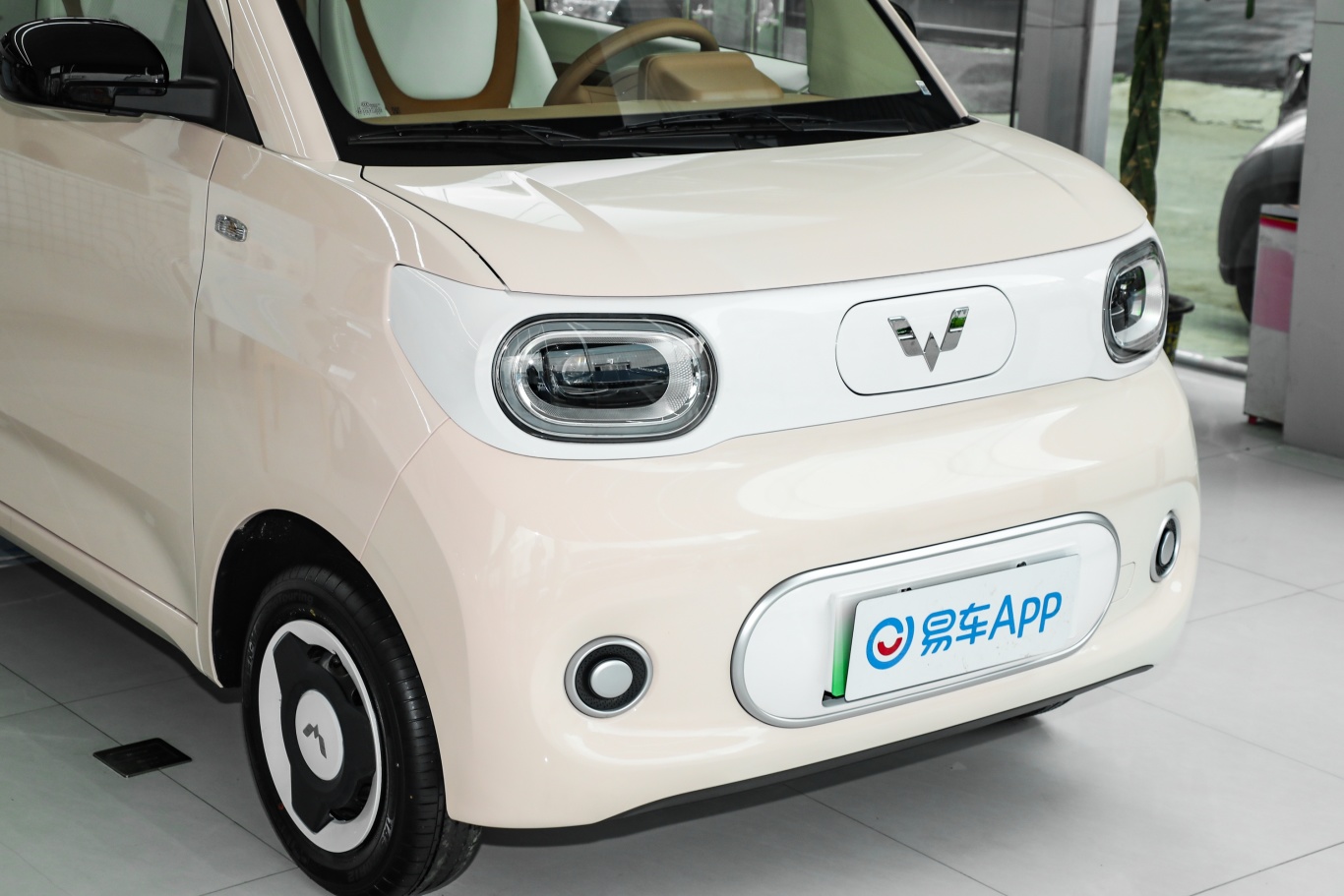 【宏光MINIEV215km 青春版 磷酸铁锂前格栅侧俯拍图片-汽车图片大全】-易车