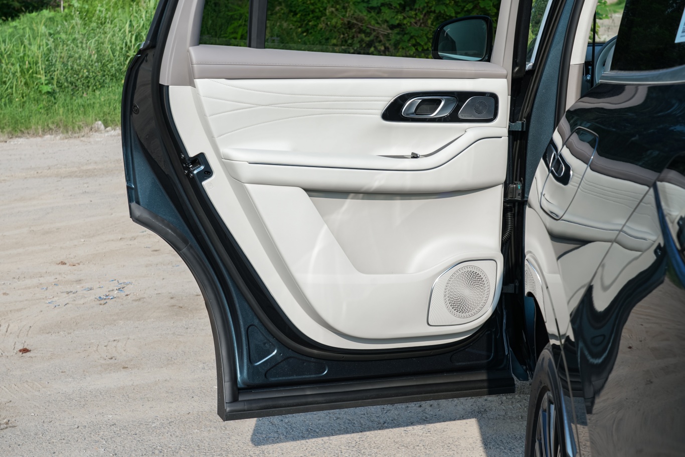 【银河M91.5T 230km 前驱探索版后排功能图片-汽车图片大全】-易车