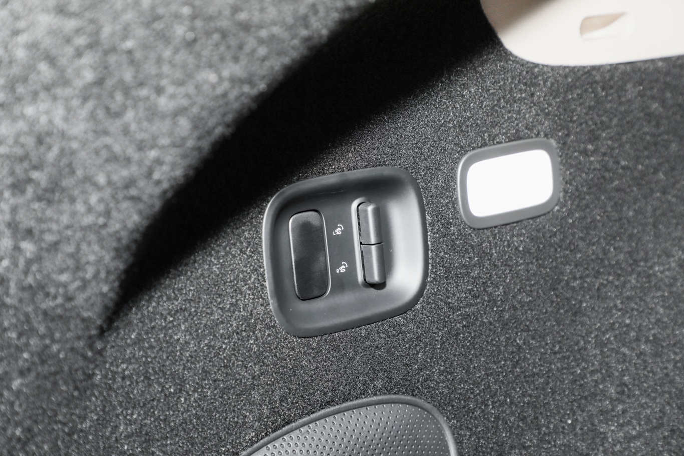 【智己LS6增程版 1.5T 370km 后驱52 Max后备厢图片-汽车图片大全】-易车