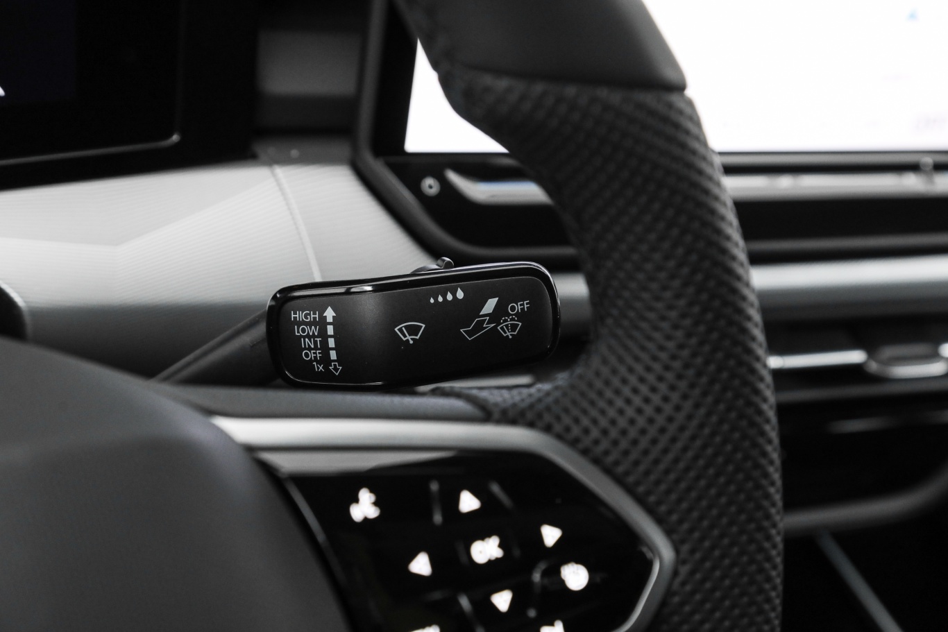 【凌渡凌渡L GTS 380TSI 凌风百万纪念版主驾驶位图片-汽车图片大全】-易车