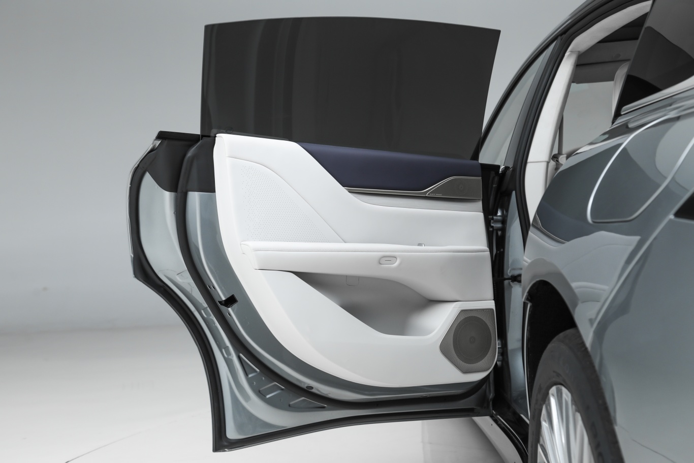 【别克至境L7302km 艾维亚驾驶员侧后车门图片-汽车图片大全】-易车