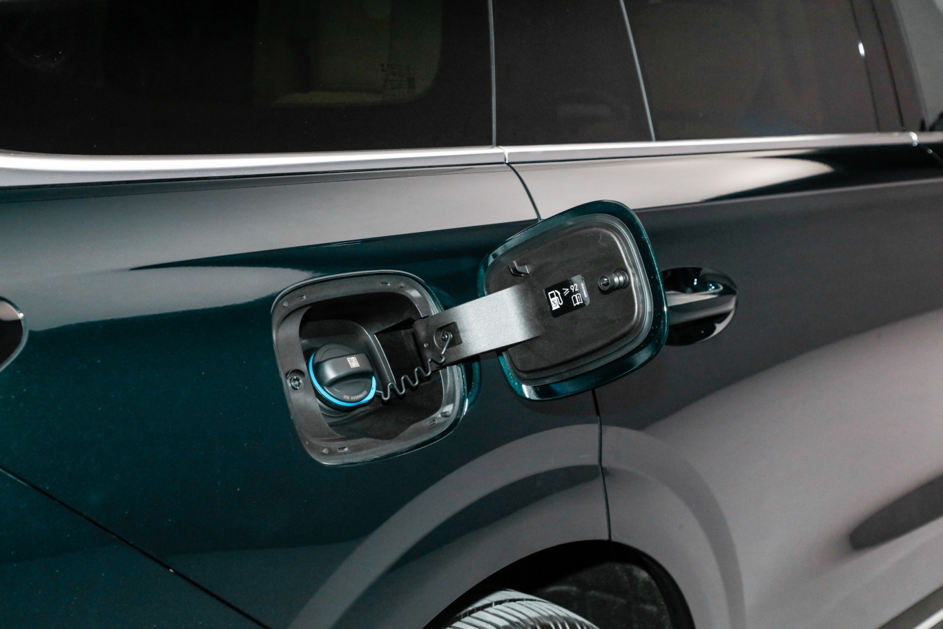 【风云T11增程版 220km 四驱全家桶加油口图片-汽车图片大全】-易车