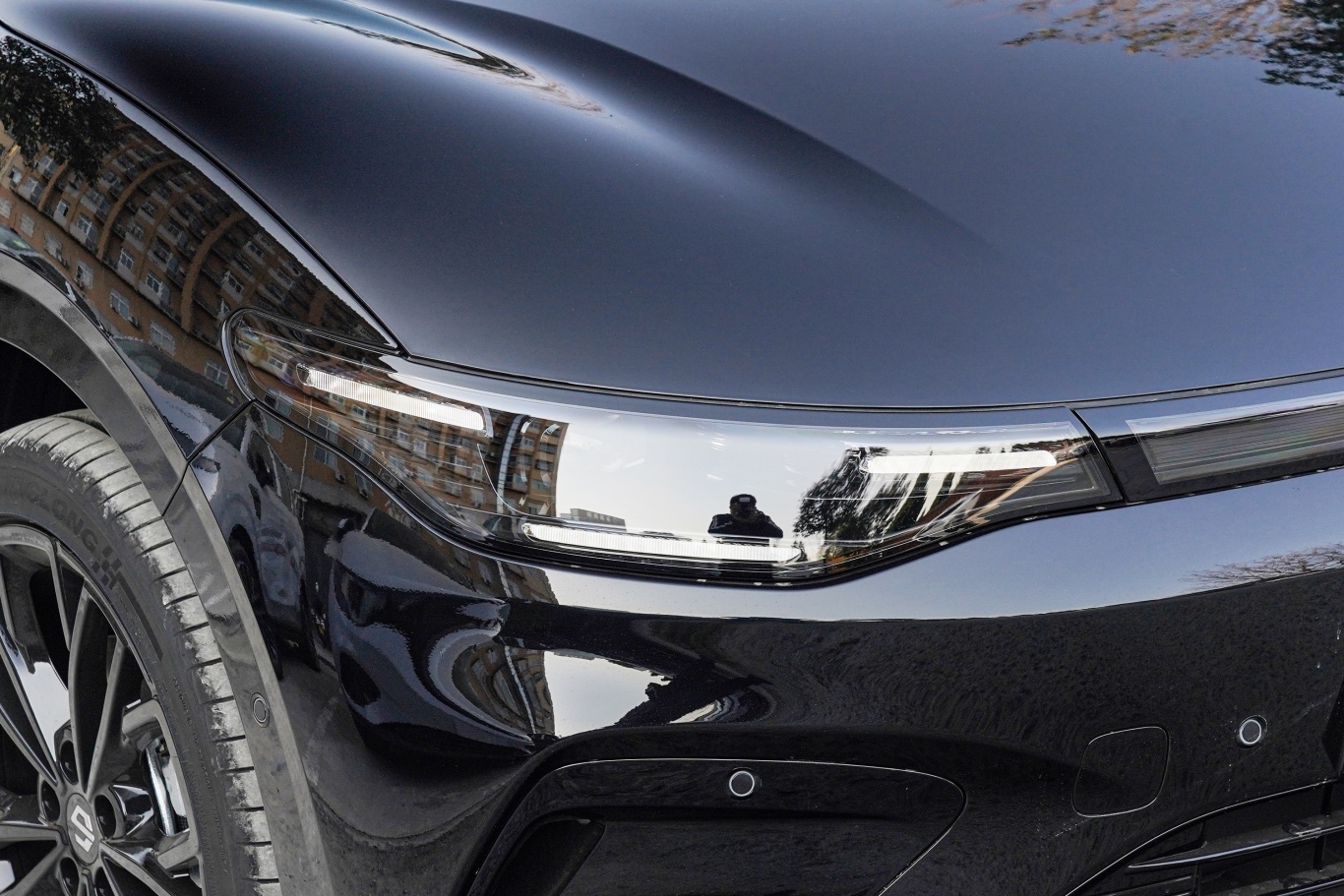 【零跑Lafa5515km Plus大灯侧45度俯拍图片-汽车图片大全】-易车