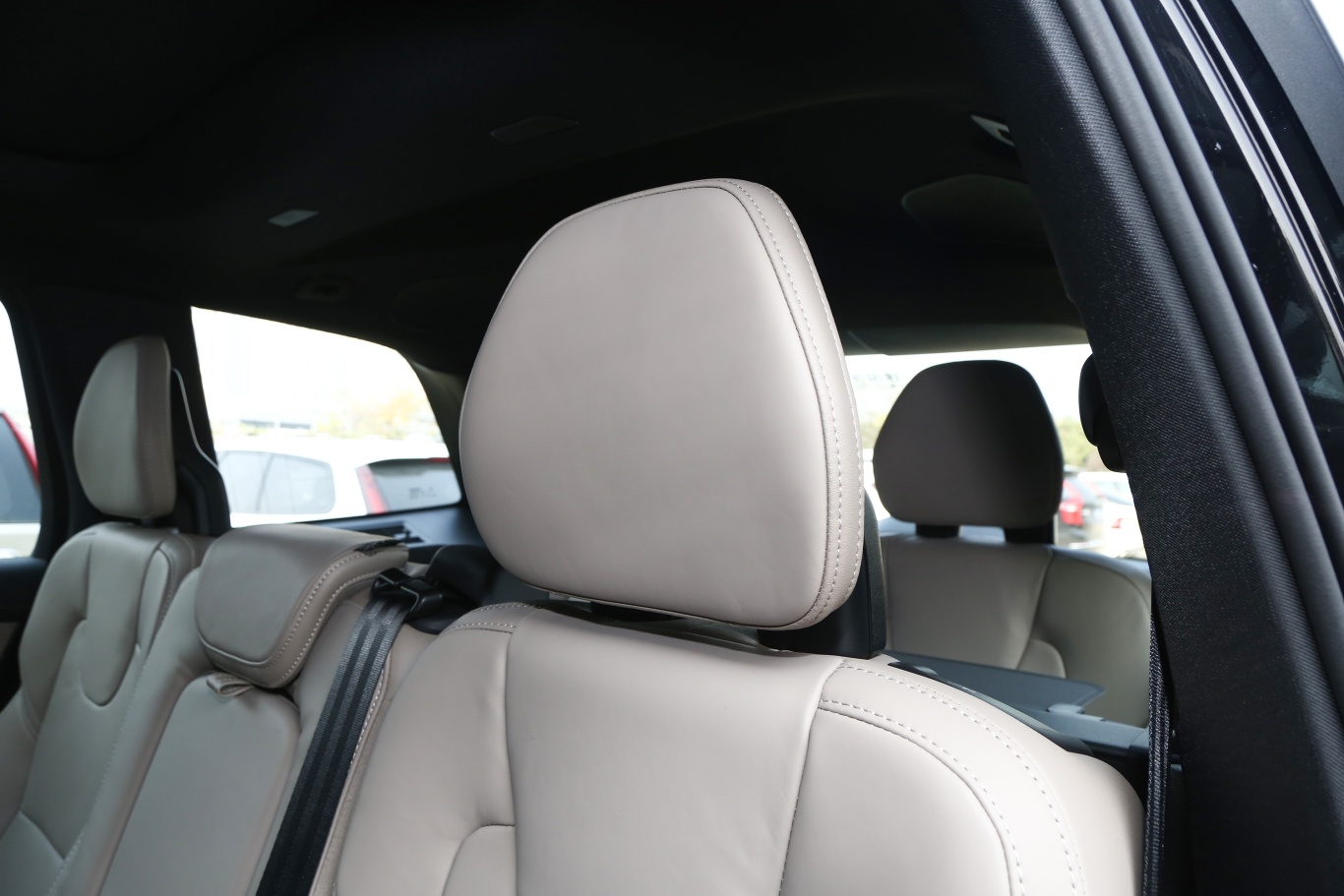 【沃尔沃XC90 插电混动2.0T 84km 智尊豪华版 7座后排空间图片-汽车图片大全】-易车
