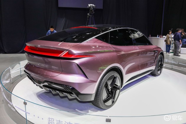 2021上海车展实拍：R汽车ES33 品牌首款跨界SUV_易车
