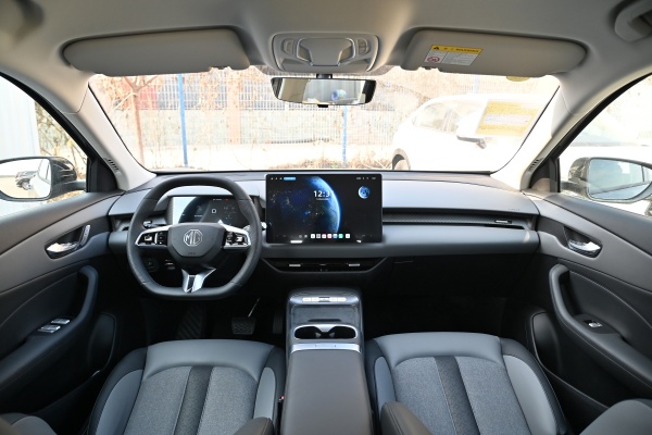 名爵ES5新车整体采用简洁温馨的设计风格_易车